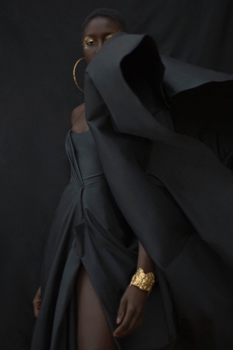 gold is a beautiful scar (Schön Magazine)
