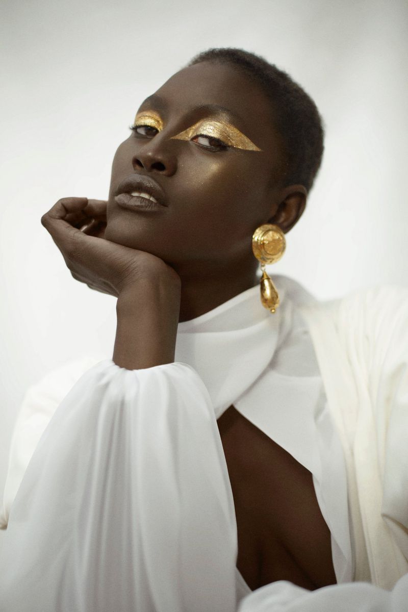 gold is a beautiful scar (Schön Magazine)