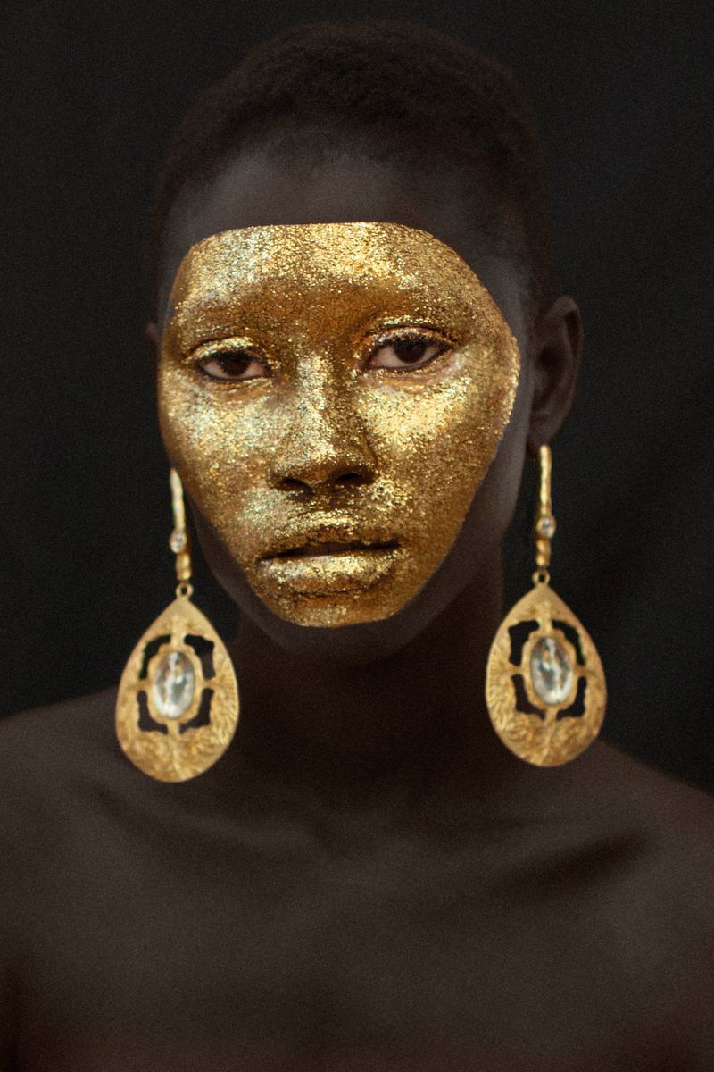 gold is a beautiful scar (Schön Magazine)