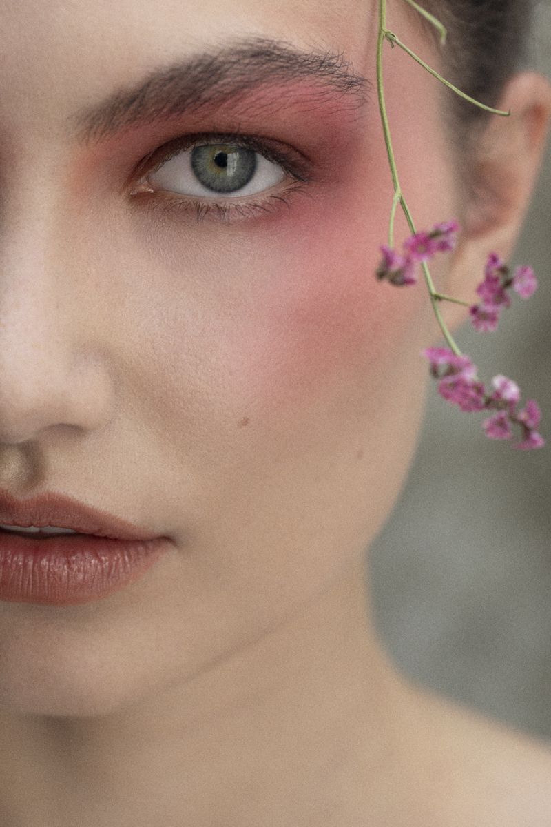 Modern Romance . special Chanel make-up (Flair Germany)