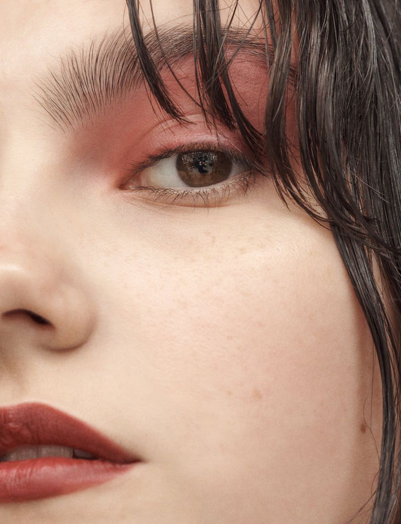 La Femme Rouge x CHANEL Beauty (1883 Magazine)