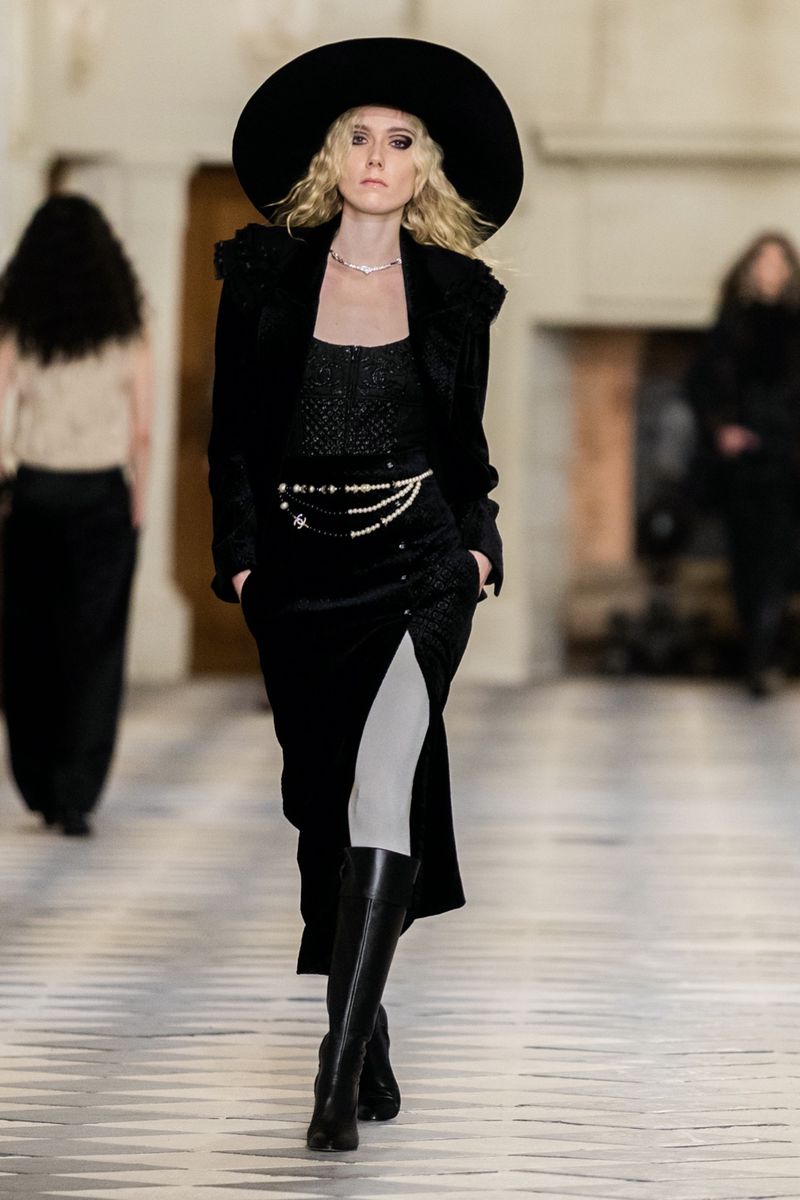 Chanel Pre-Fall 2021 Metiers D'Art Show Chenonceaux (Chanel)