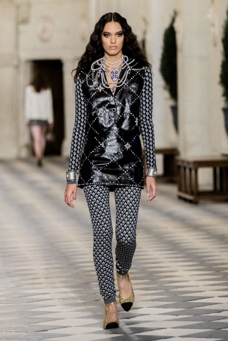 Chanel Pre-Fall 2021 Metiers D'Art Show Chenonceaux (Chanel)