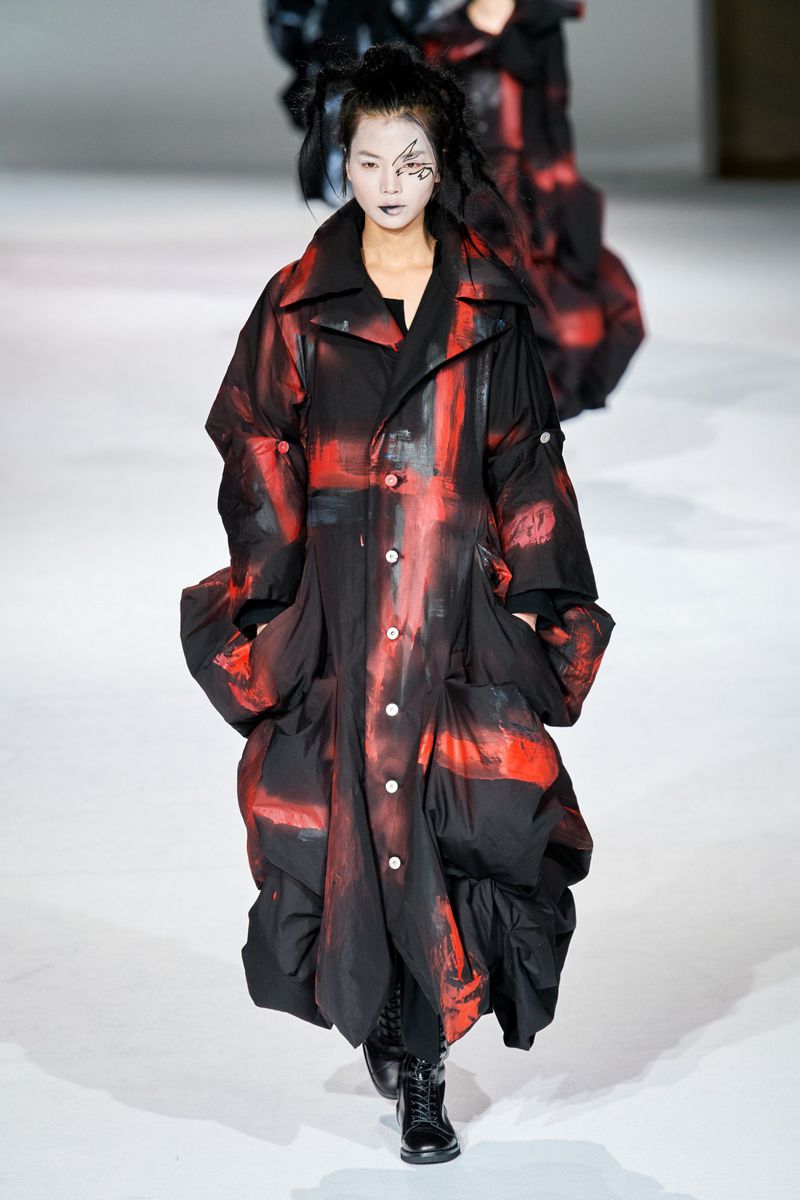 Yohji Yamamoto F/W 20 Show (Yohji Yamamoto)