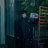 A strange scene of blue light (GQ Korea)