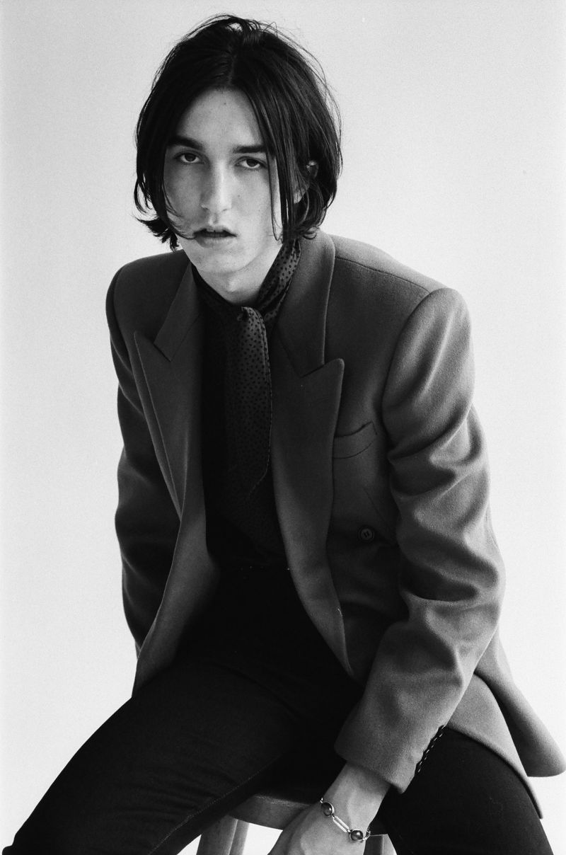 Where the boys go (Behind the Blinds)