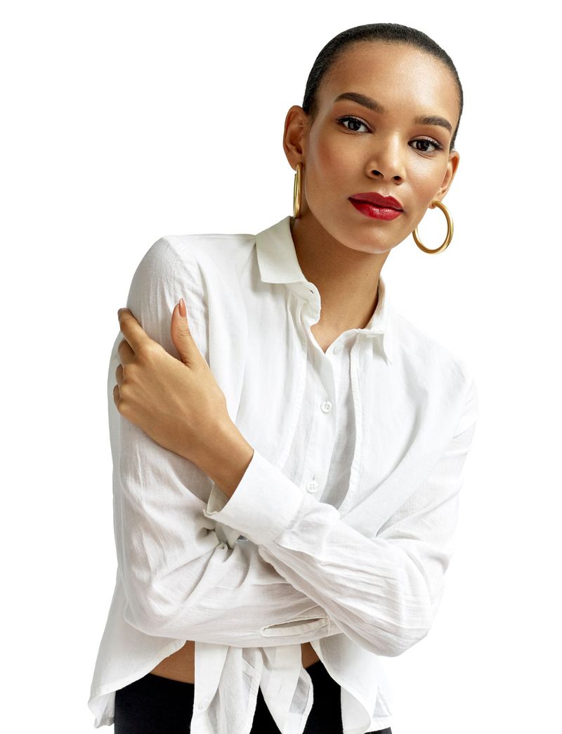 MODEL SYMON LEONE JUST DID A SADE-INSPIRED SHOOT AND THE RESEMBLANCE IS ...