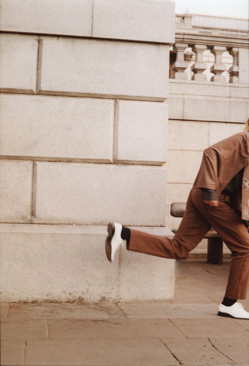 A Stroll by the Palace (Vogue.it)