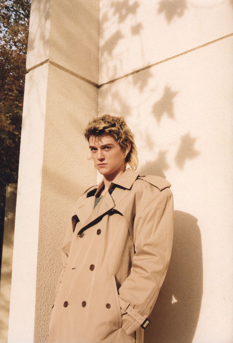 A Stroll by the Palace (Vogue.it)