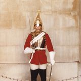 A Stroll by the Palace (Vogue.it)