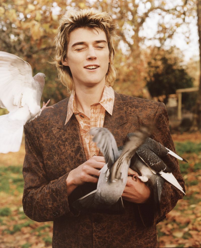 A Stroll by the Palace (Vogue.it)