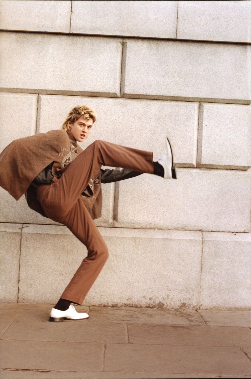 A Stroll by the Palace (Vogue.it)