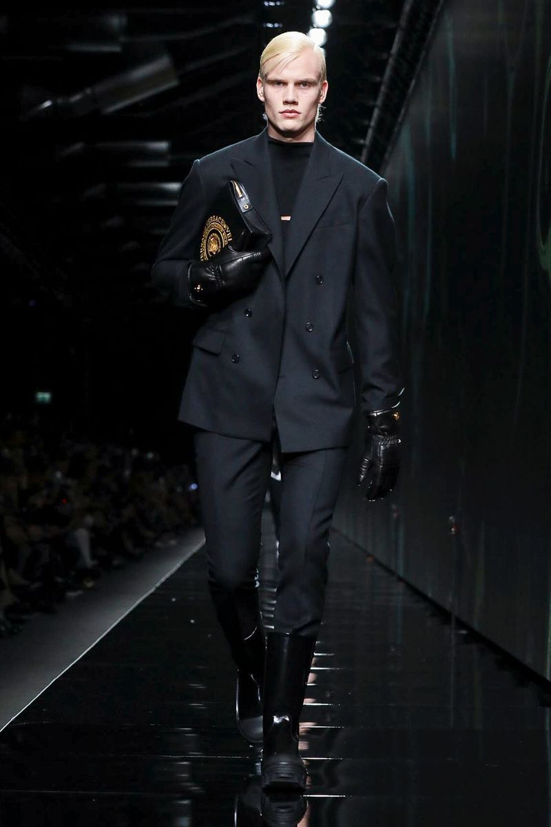 Versace F/W 20 Show (Versace)