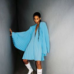 Zoë Thaets - Model Profile - Photos & latest news