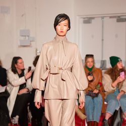 Mingyi Tang - Model Profile - Photos & latest news