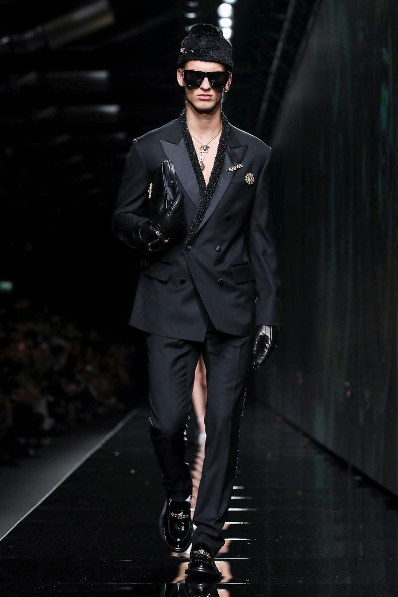 Versace F/W 20 Show (Versace)