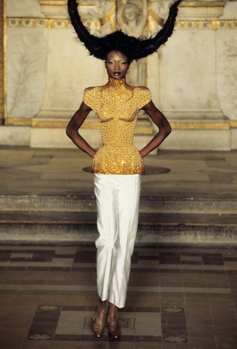 Givenchy Couture S/S 1997 Show (Givenchy)