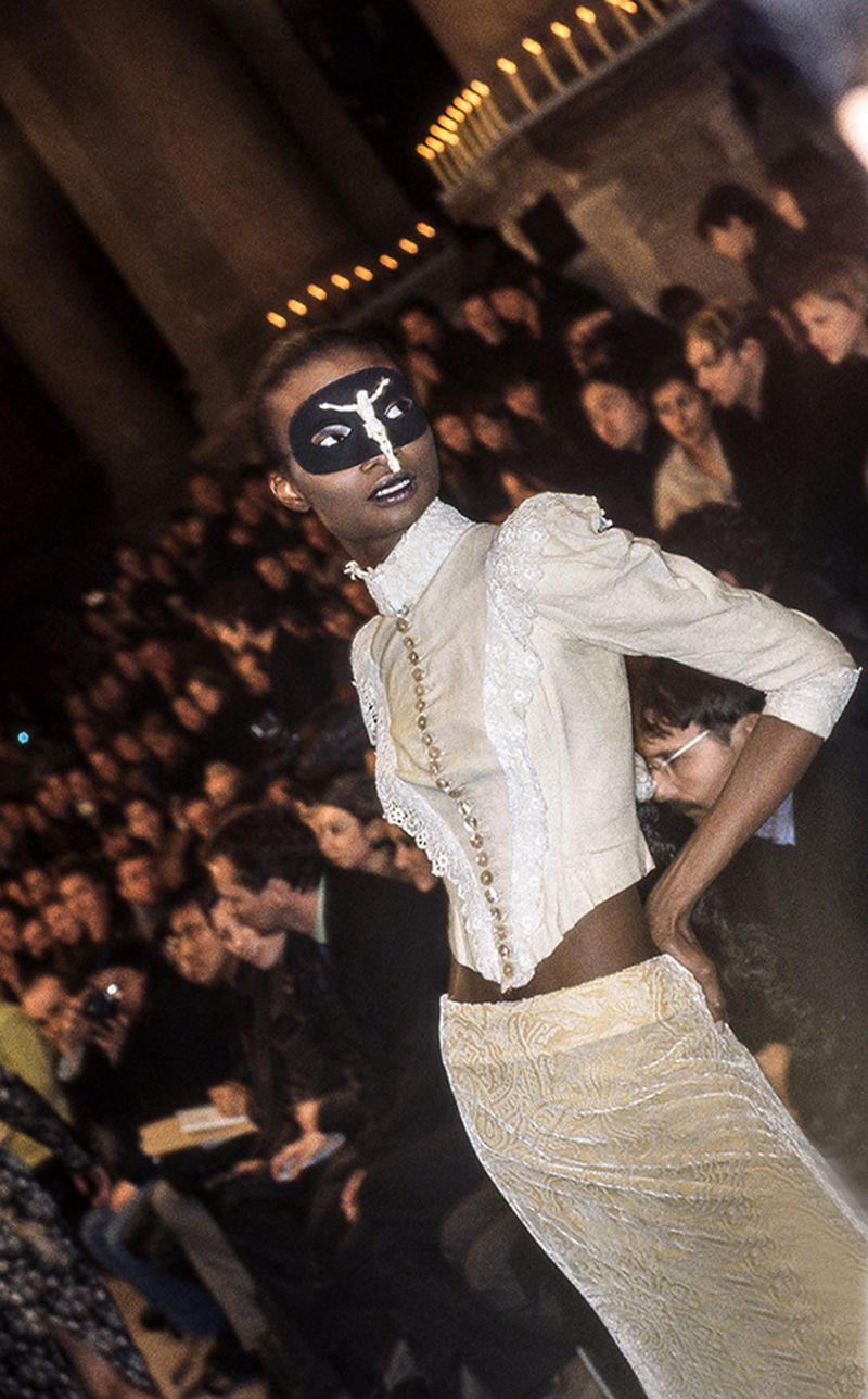 Alexander McQueen F/W 1996 Show (Alexander McQueen)