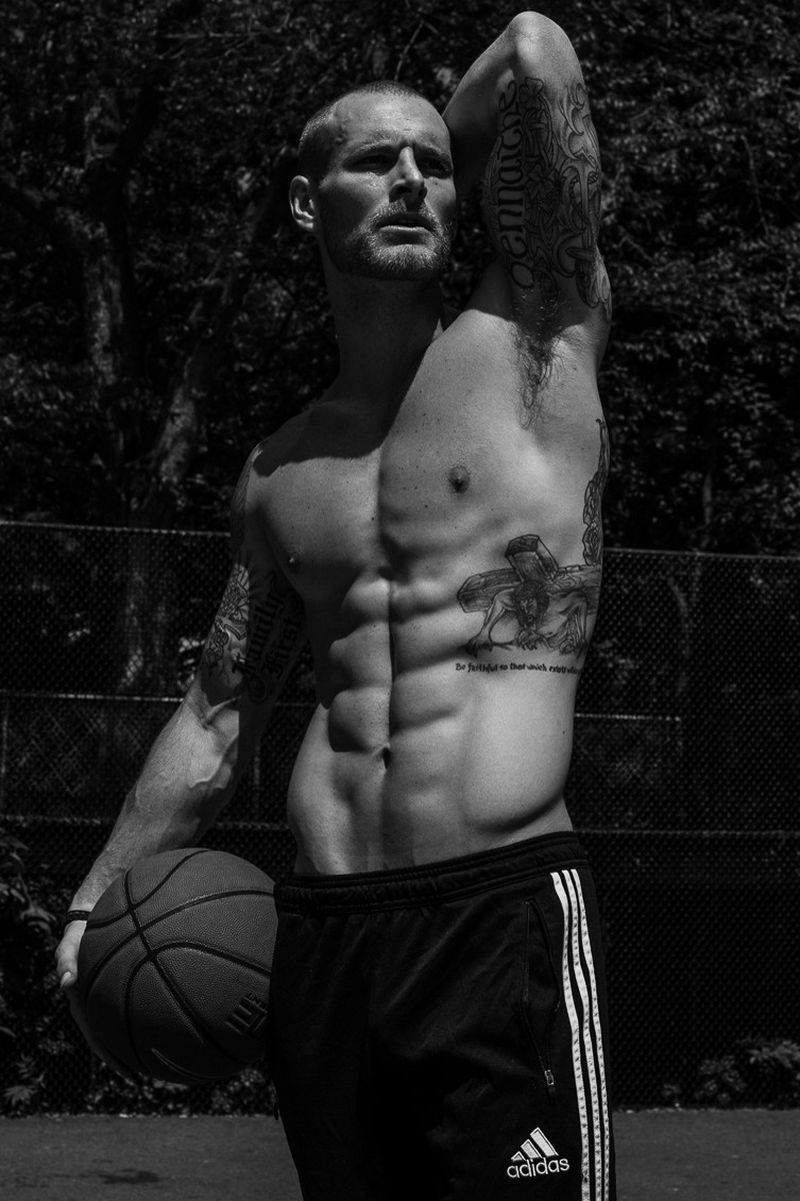 DEREK PRATT BY JOSEPH SINCLAIR (Victor Magazine Brasil)