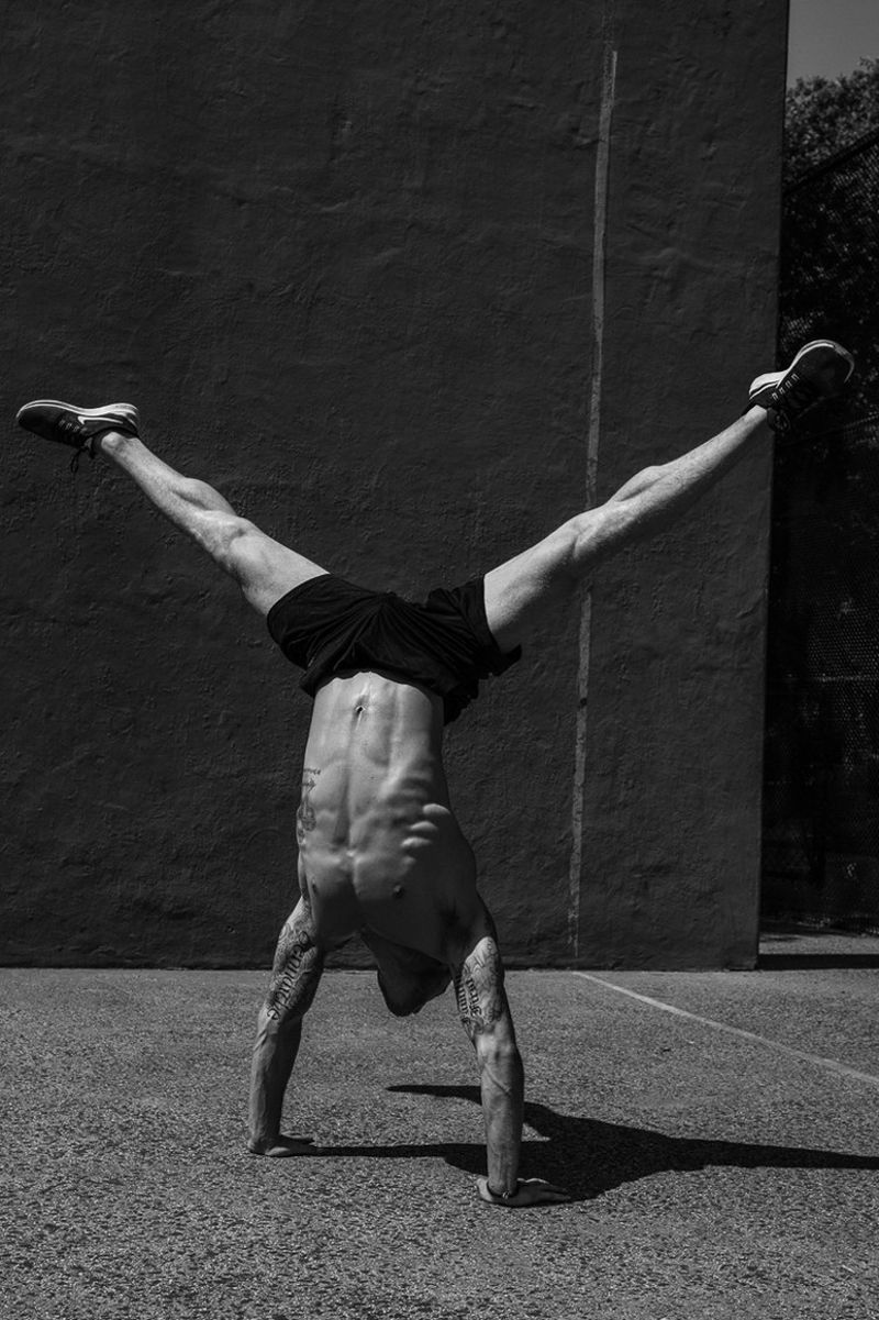 DEREK PRATT BY JOSEPH SINCLAIR (Victor Magazine Brasil)