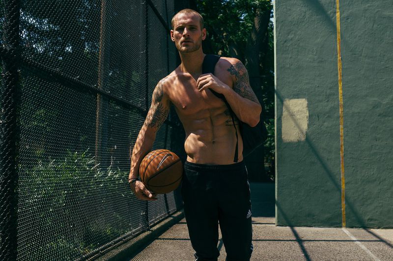 DEREK PRATT BY JOSEPH SINCLAIR (Victor Magazine Brasil)