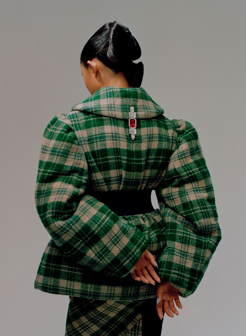 Back View (Wallpaper China)