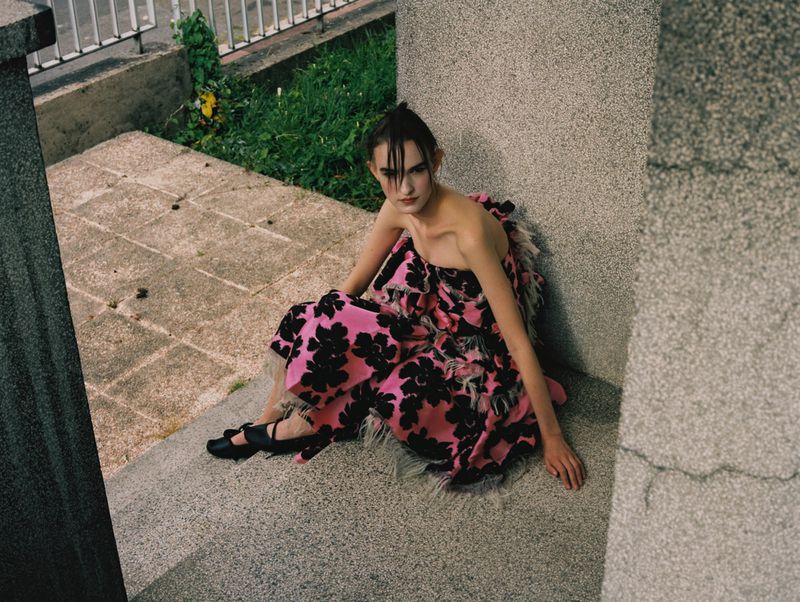 The neighbors daughter (METAL ONLINE)