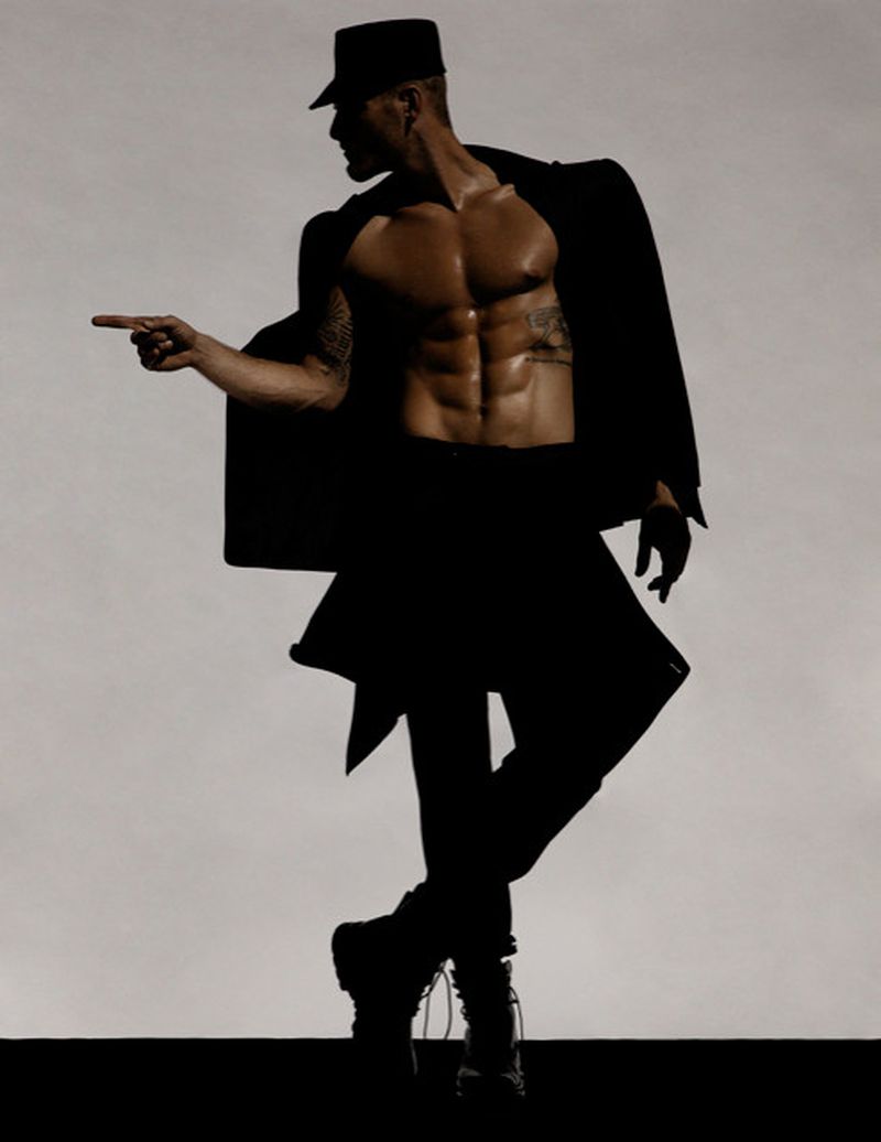 CELEBRITY TRAINER DEREK PRATT FINDS HEALING IN FITNESS (V Man online)