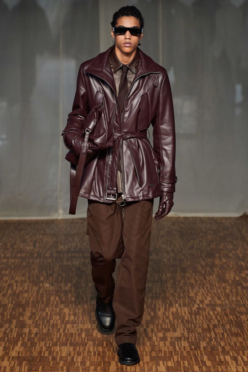 Off-White F/W 20 Men's Show (Off-White)