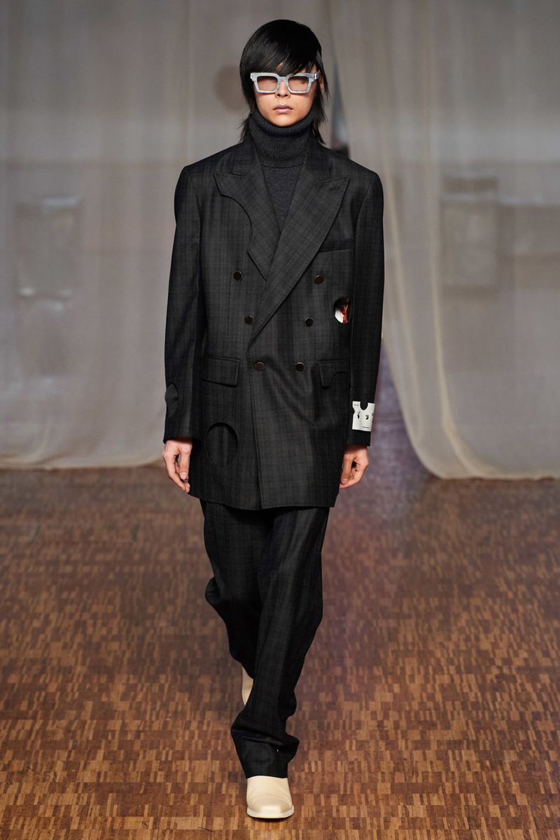 Off-White F/W 20 Men's Show (Off-White)