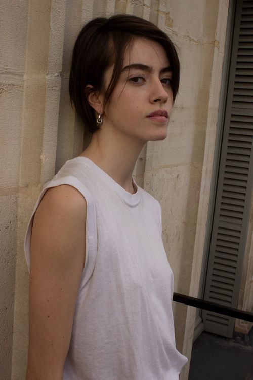 Cléa Beuret - Model - detail by people