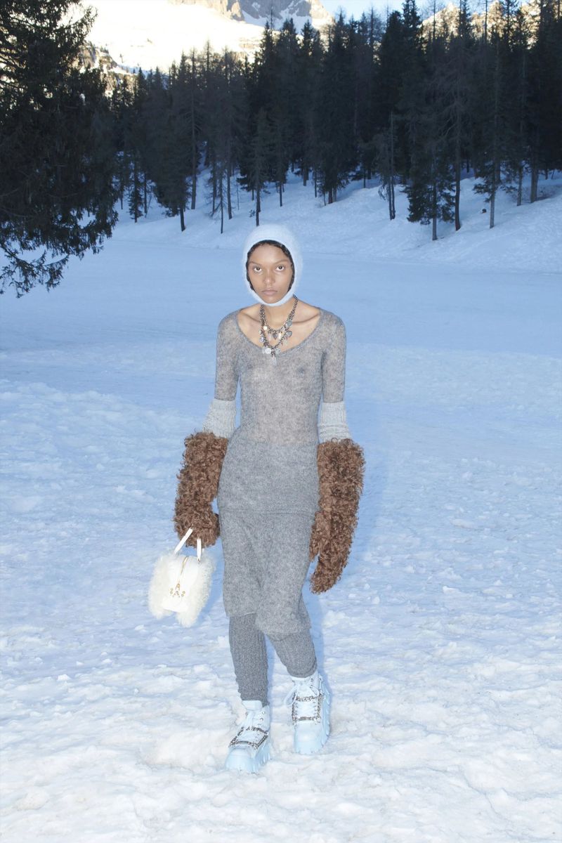 Miu Miu F/W 2021 Show Cortina (Miu Miu)