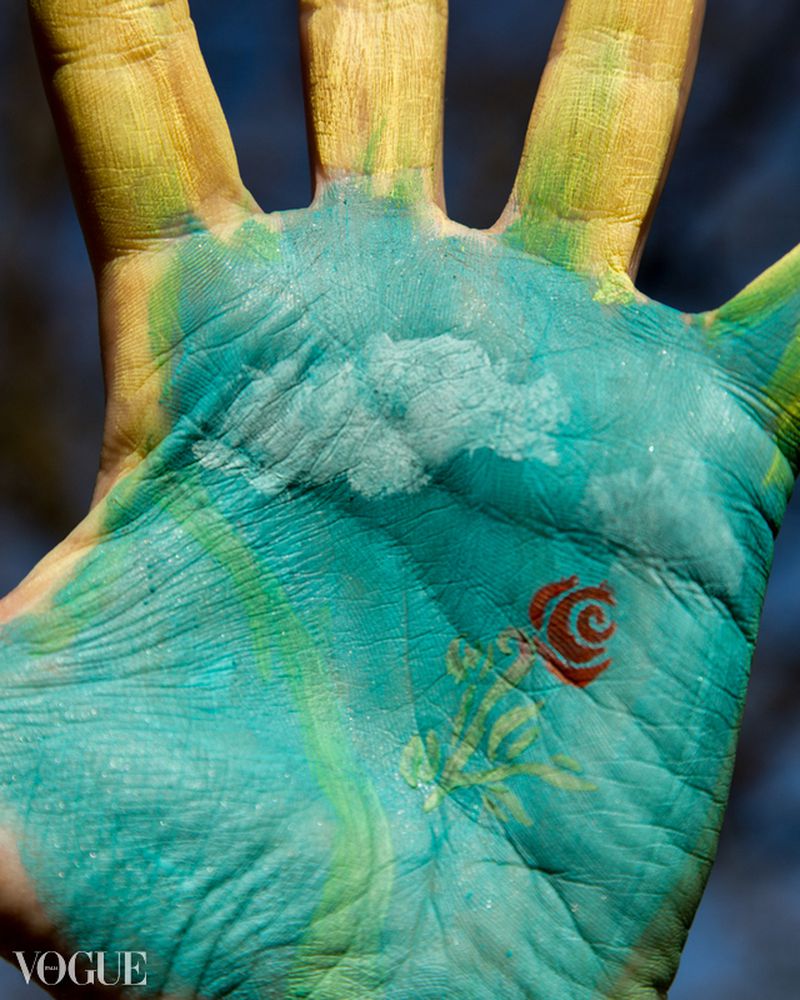 HAND PAINTING (Vogue.it)