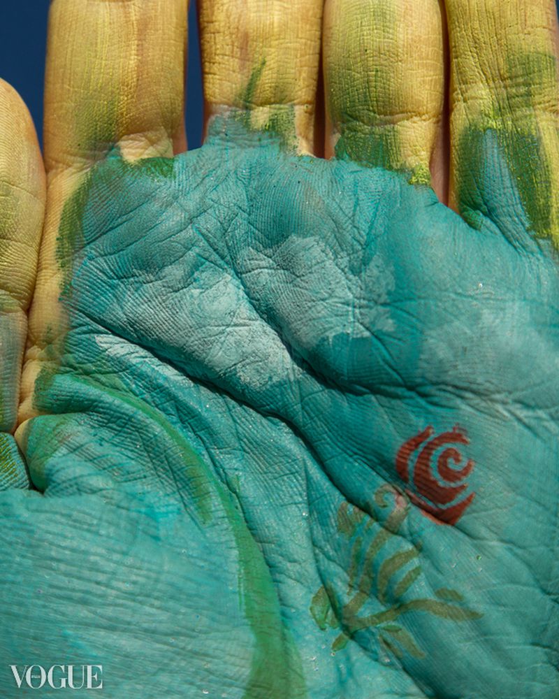 HAND PAINTING (Vogue.it)