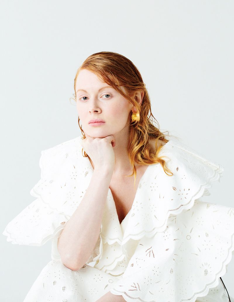 Emily Beecham is on a Roll (L'Officiel Italia)