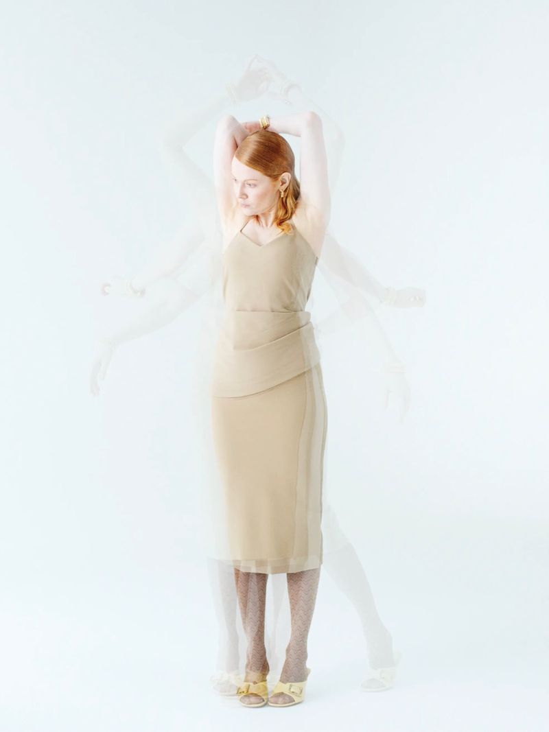 Emily Beecham is on a Roll (L'Officiel Italia)