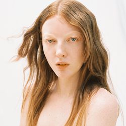 Laura Hanson Sims - Model Profile - Photos & latest news