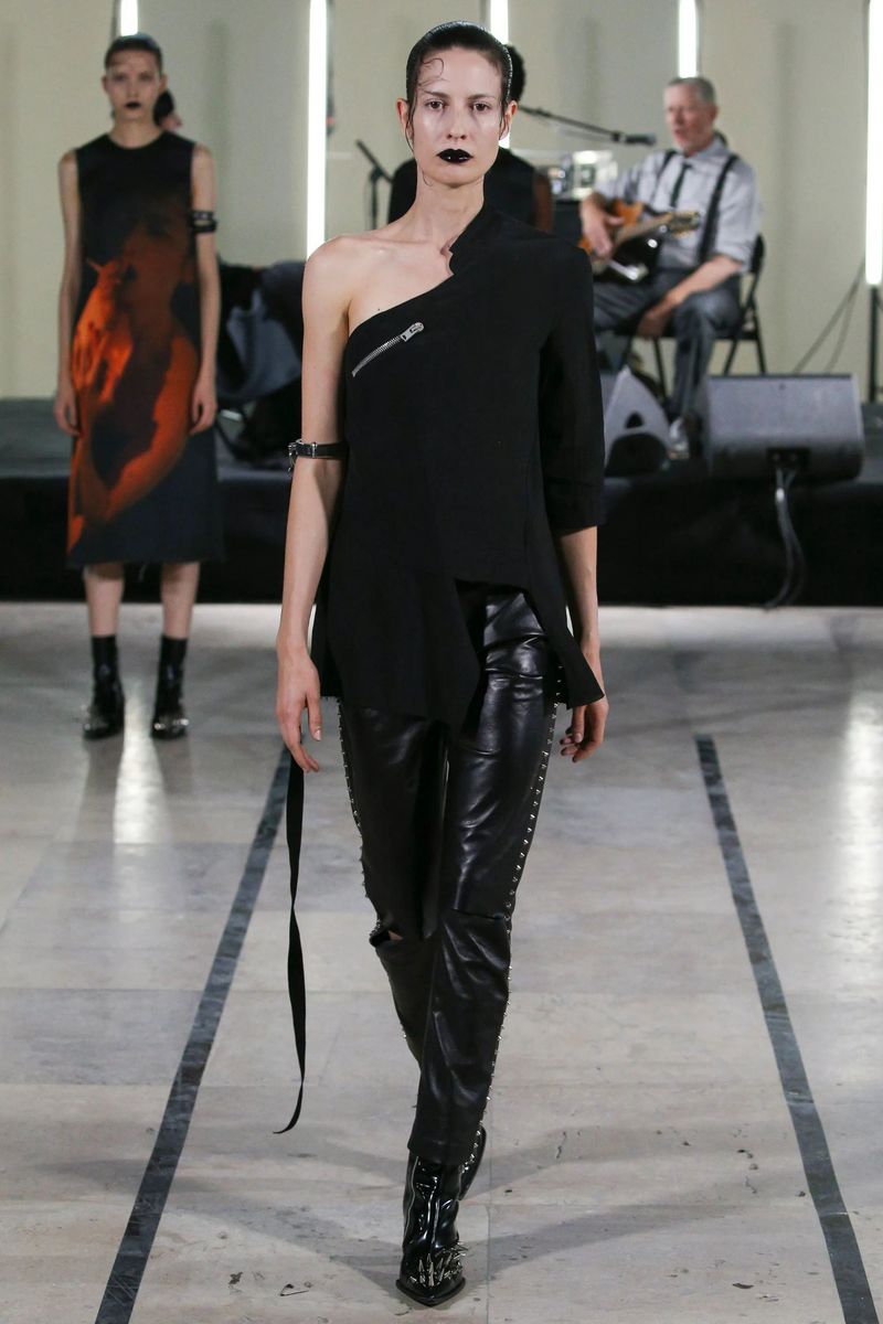 Yang Li S/S 18 Show (Yang Li)