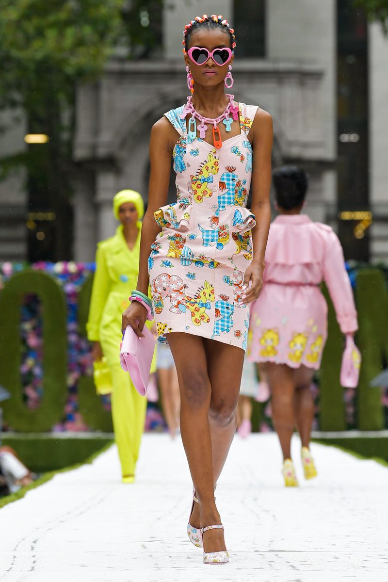 Moschino S/S 22 Show (Moschino)