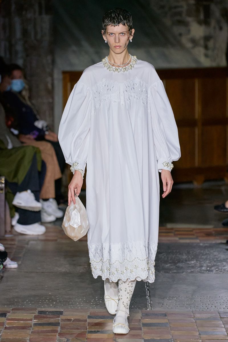 Simone Rocha S/S 22 Show (Simone Rocha)