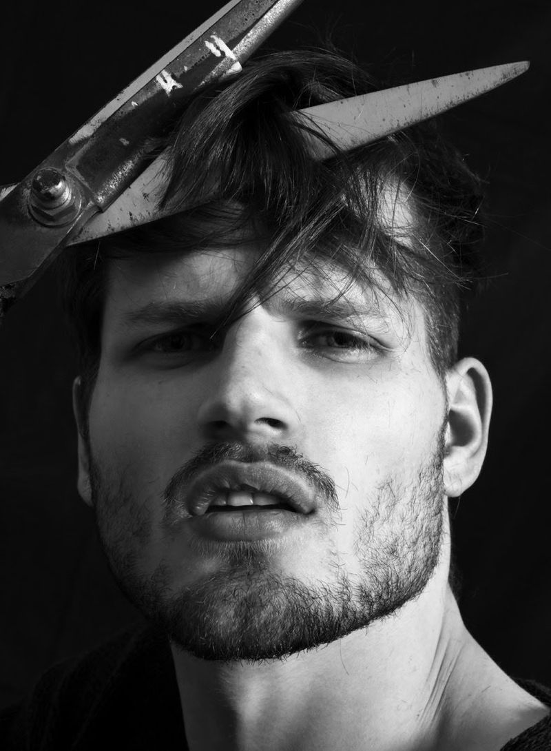 The scissors by Saverio Cardia (Portrait)