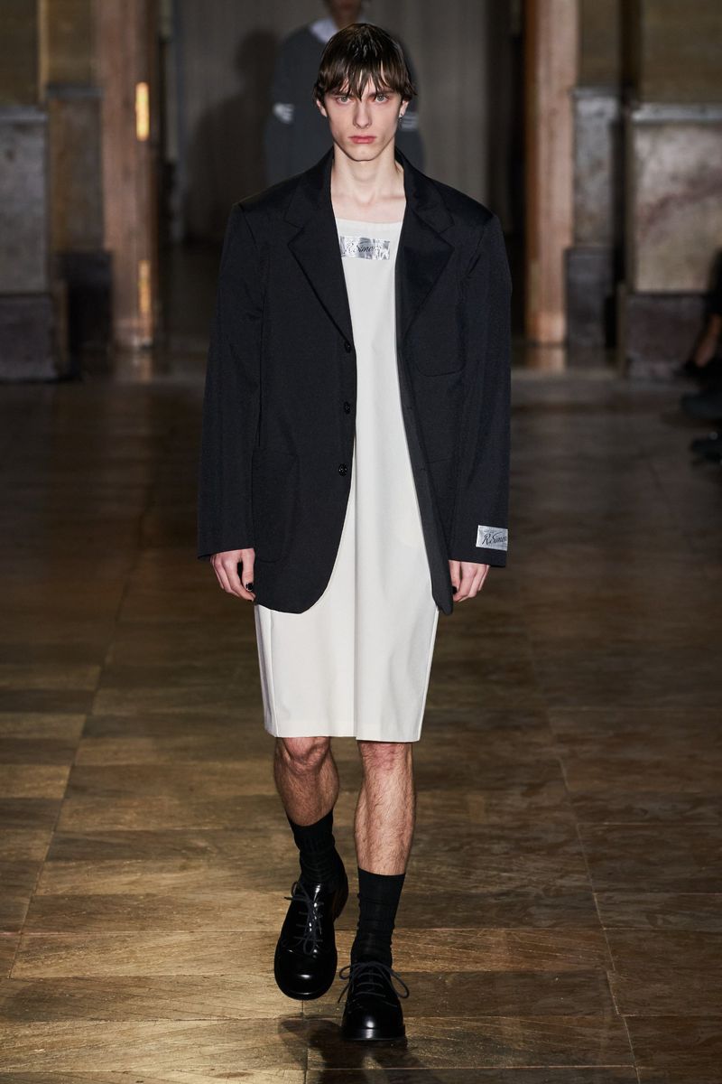 Raf Simons S/S 22 Show (Raf Simons)