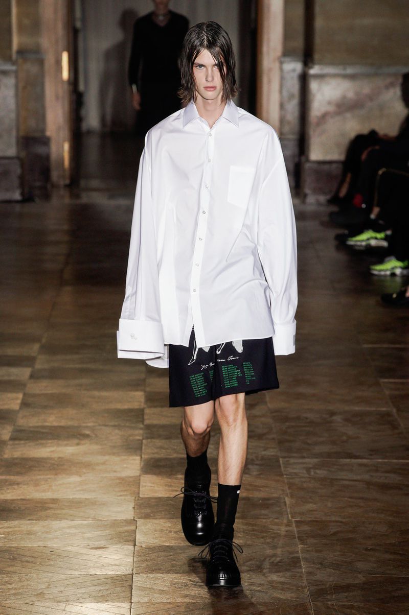 Raf Simons S/S 22 Show (Raf Simons)