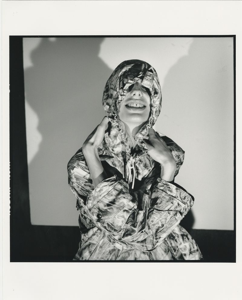 Lili Sumner eating alla caprese (Crash Magazine)