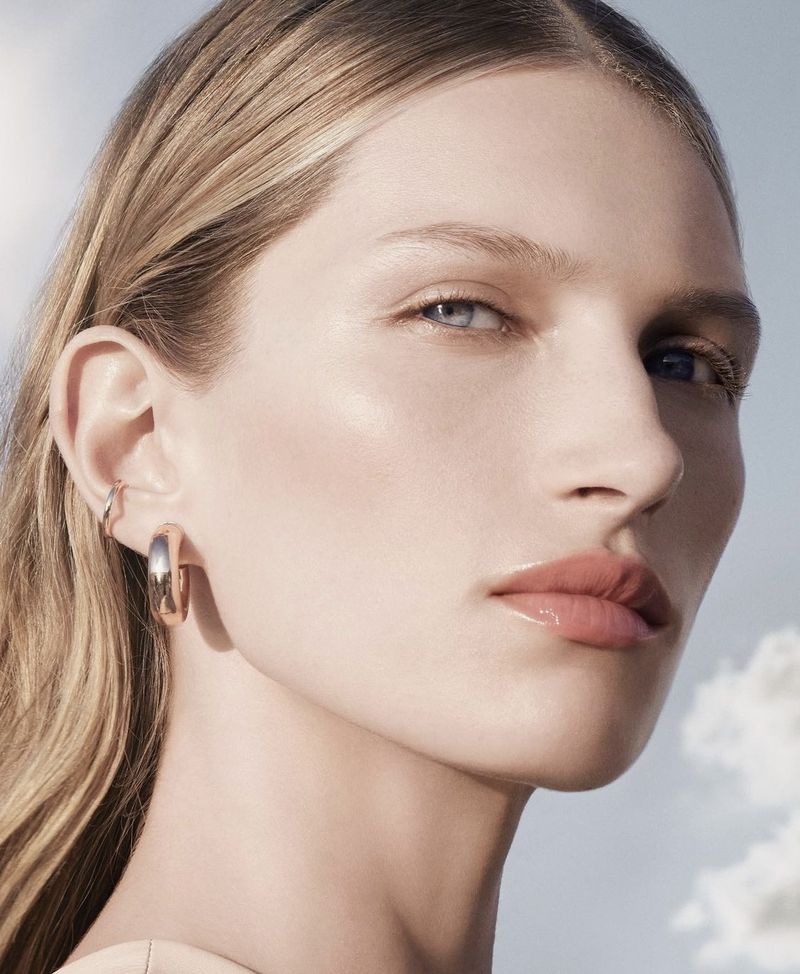 Light Reflecting Foundation Campaign (Nars Cosmetics)