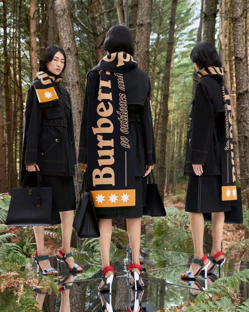 Burberry Festive 2021 (Burberry)