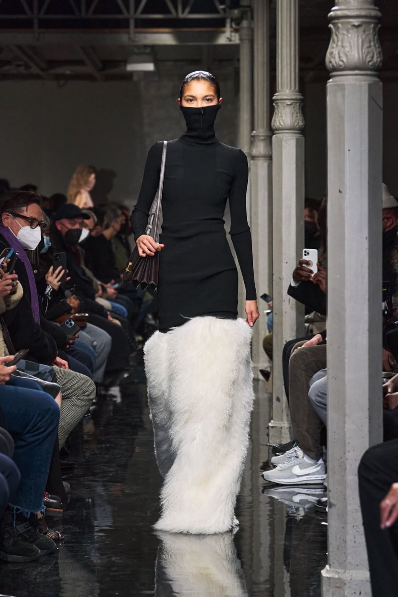 Alaia F/W 22 Show (Alaïa)