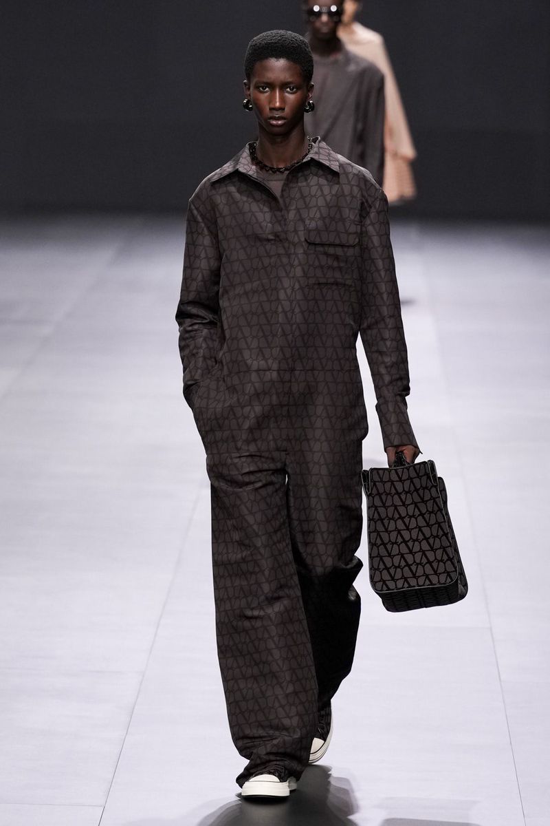 Valentino S/S 23 Show (Valentino)