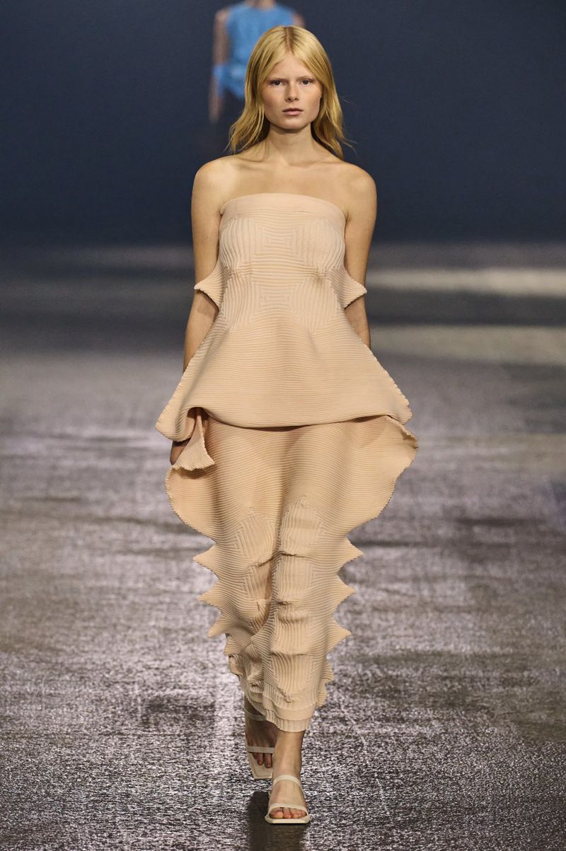 Issey Miyake S/S 23 Show (Issey Miyake)