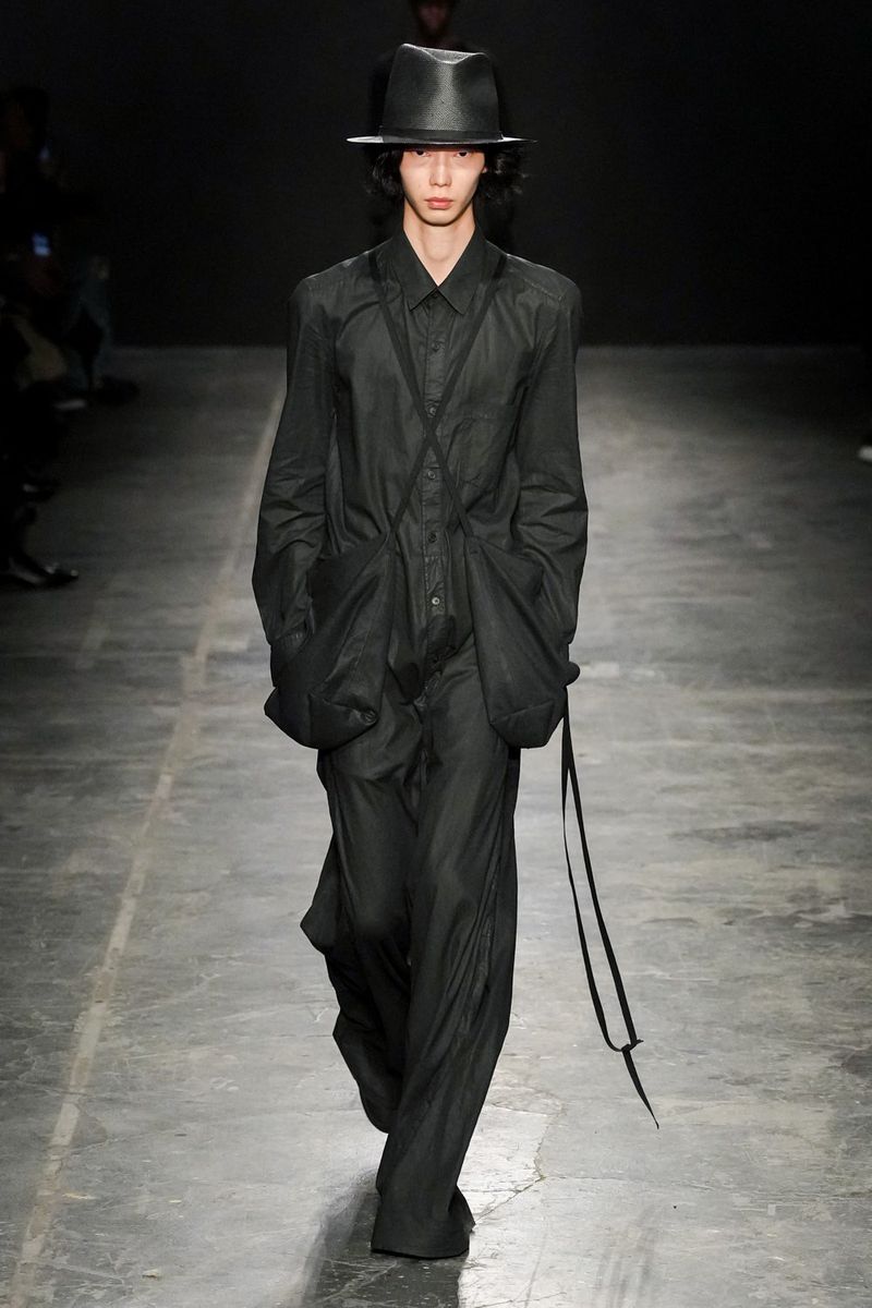 Ann Demeulemeester S/S 23 Show (Ann Demeulemeester)
